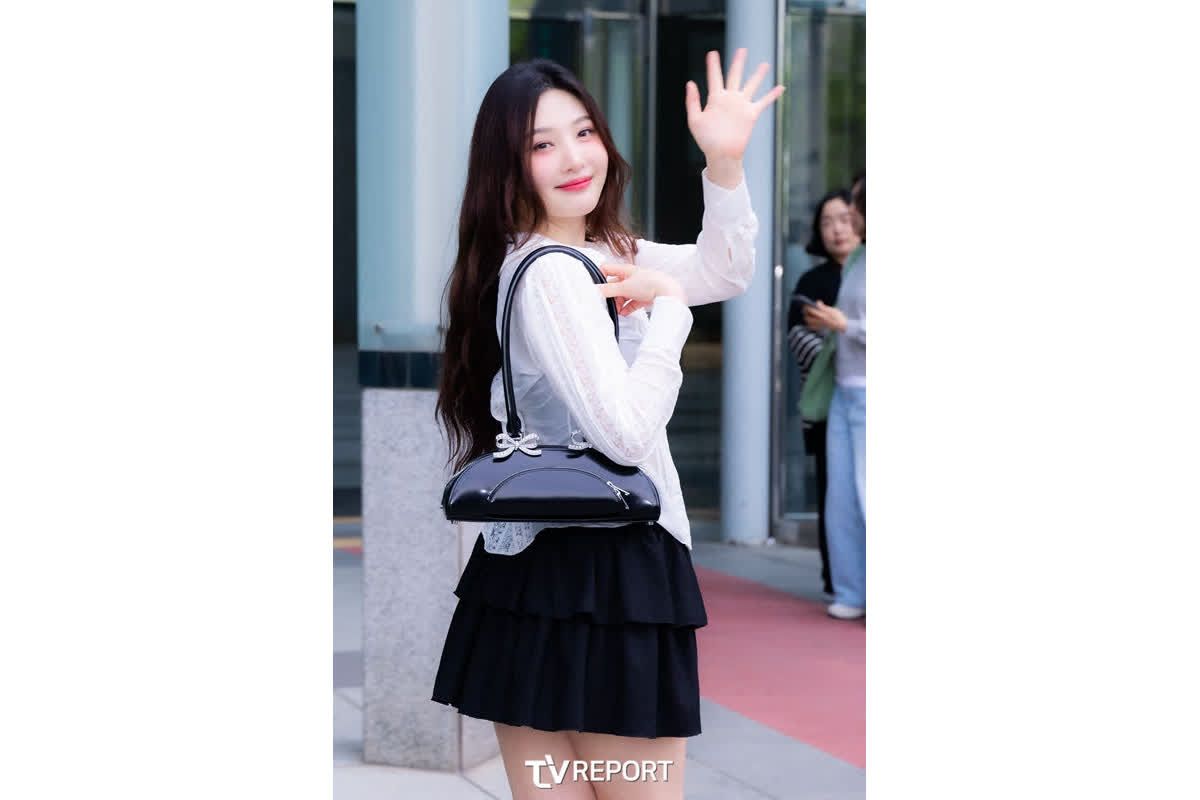 [T포토] 레드벨벳 조이 '꿀 뚝뚝 손인사'