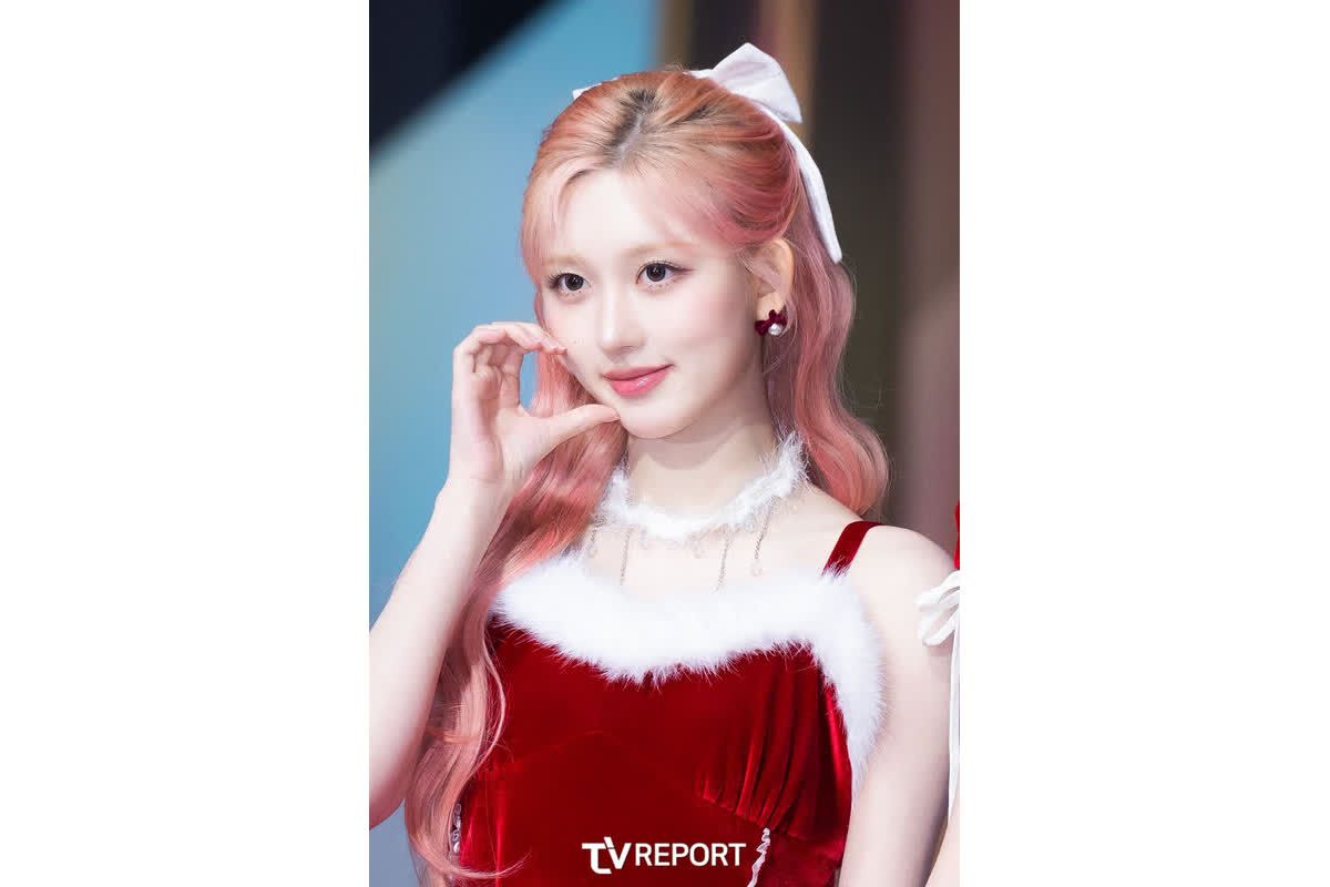 [T포토] 아이브 가을 '가을 선배의 귀여움 모먼트'